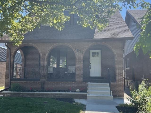 3 BR, 2.5 BA Apartment 1677 Victoria Ave, Windsor, ON N8X 1P6