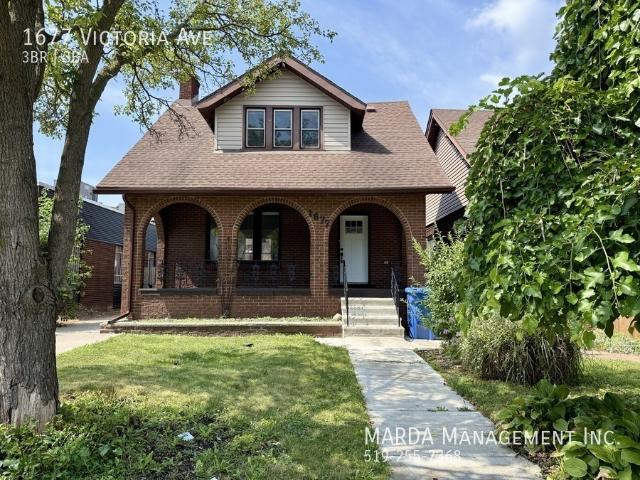 3 BR, 2.5 BA Apartment 1677 Victoria Ave, Windsor, ON N8X 1P6