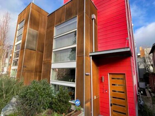 3 BR, 2.5 BA Apartment 1754 18th Avenue South, Unit 1, Seattle, WA 98144