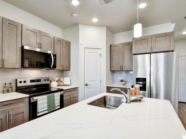 3 BR, 2.5 BA Apartment 1728 Equinox Circle Unit 17 1965, New Braunfels, TX 78132