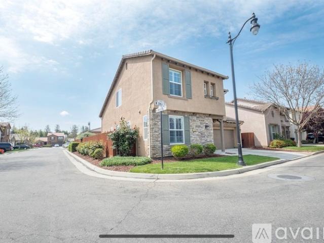 3 BR, 2.5 BA Apartment 1733 West Dali Way, Hanford, CA 93230