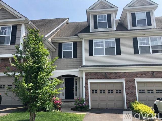 3 BR, 2.5 BA Apartment 17 Park Place Circle, Unit 17, West Hartford, CT 06110
