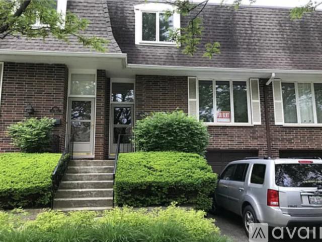 3 BR, 2.5 BA Apartment 1862 Old Willow Road, Northfield, IL 60093