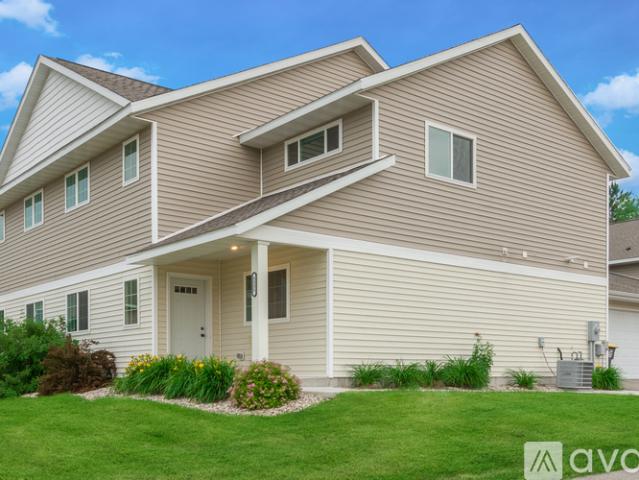 3 BR, 2.5 BA Apartment 1807 B Gault Street, Unit 1807B, St. Peter, MN 56001