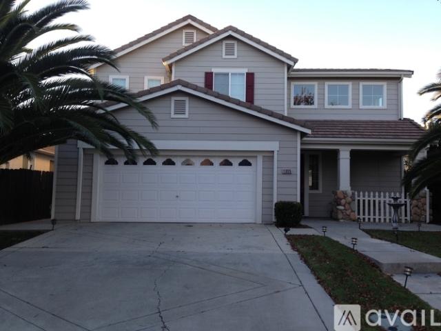 3 BR, 2.5 BA Apartment 1805 East Gum Avenue, Woodland, CA 95776