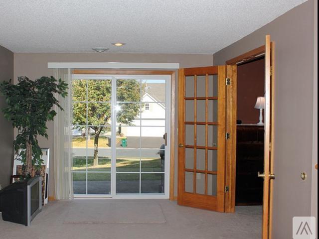 3 BR, 2.5 BA Apartment 18216 Warbler Lane, Unit 18216 Warbler Lane, Eden Prairie, MN 55346