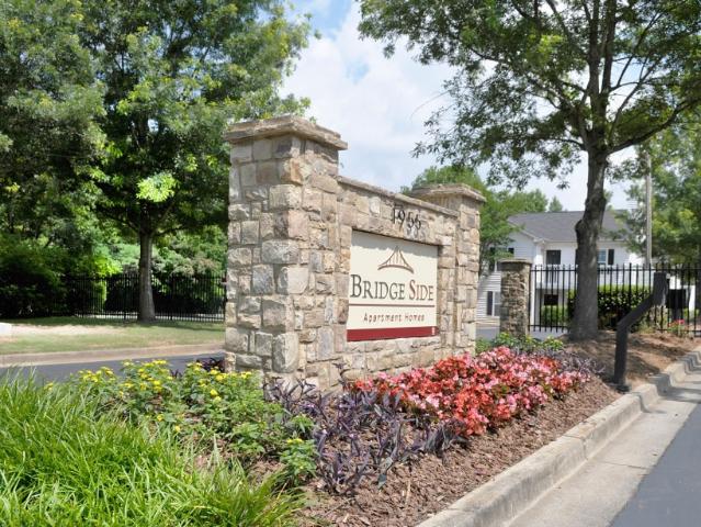 3 BR, 2.5 BA Apartment 1955 La Dawn Ln NW Unit J2, Atlanta, GA 30318