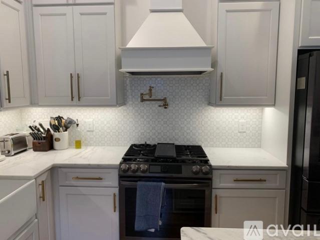 3 BR, 2.5 BA Apartment 1907 Whitaker Street, Savannah, GA 31401