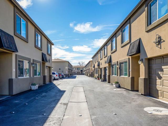 3 BR, 2.5 BA Apartment 2047 West Hayward Avenue Unit 118, Phoenix, AZ 85021