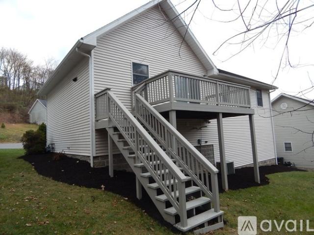 3 BR, 2.5 BA Apartment 2054 Pinecrest Drive, Morgantown, WV 26505