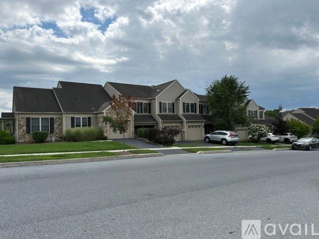 3 BR, 2.5 BA Apartment 2056 Deer Run Drive, Unit 2056, Hummelstown, PA 17036