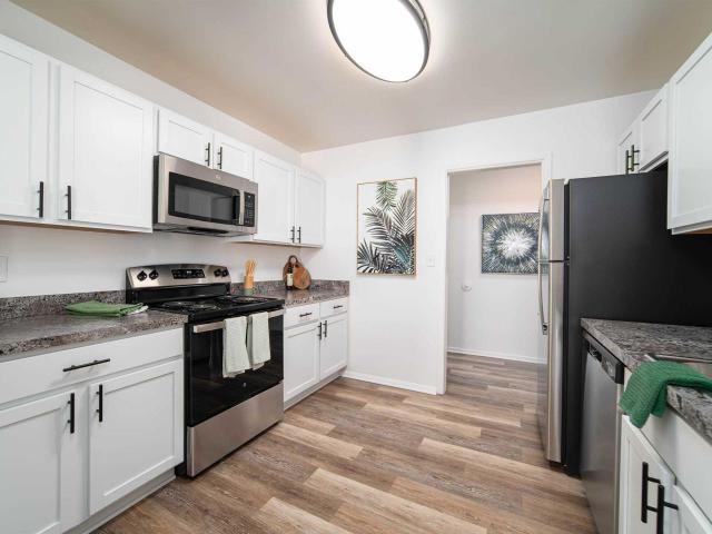 3 BR, 2.5 BA Apartment 20800 Knob Woods Dr Unit 12205, Southfield, MI 48076
