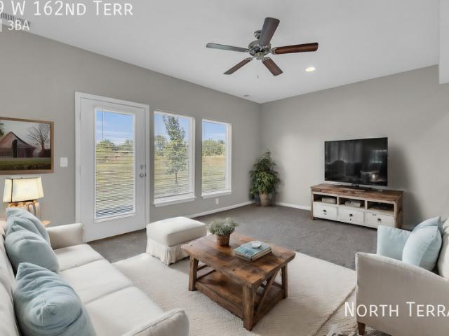 3 BR, 2.5 BA Apartment 209 W 162nd Terr, Belton, MO 64012