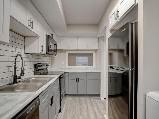 3 BR, 2.5 BA Apartment 2000 W 79th St Unit 7927_B, Indianapolis, IN 46260
