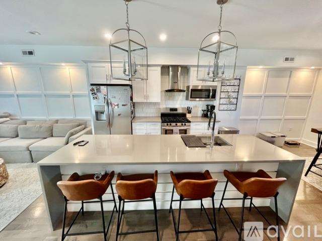 3 BR, 2.5 BA Apartment 2002 East Moyamensing Avenue, Philadelphia, PA 19148