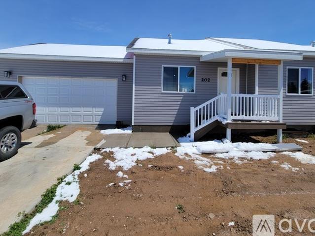 3 BR, 2.5 BA Apartment 202 Gannett Dr, Unit #202, Evanston, WY 82930