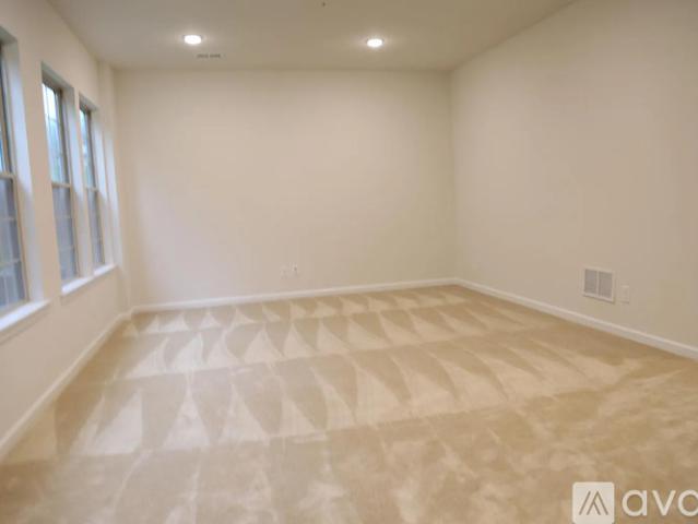3 BR, 2.5 BA Apartment 20 Maxwell Lane, Unit 20, Malvern, PA 19355