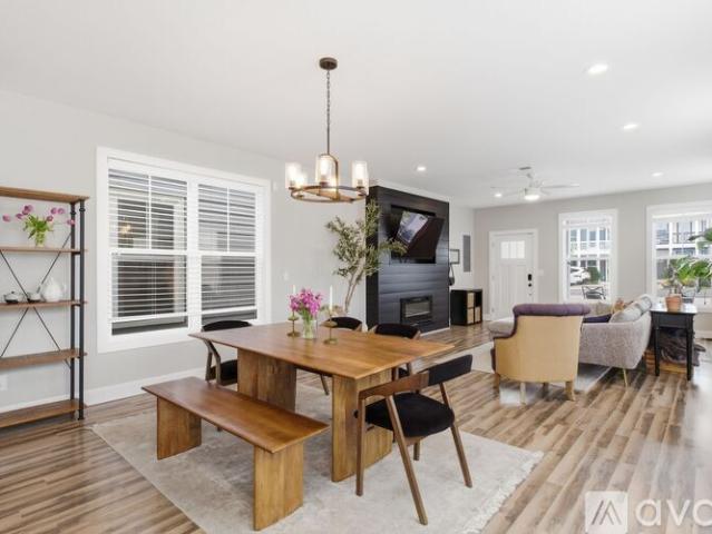 3 BR, 2.5 BA Apartment 2140 Burns Street, Nashville, TN 37216