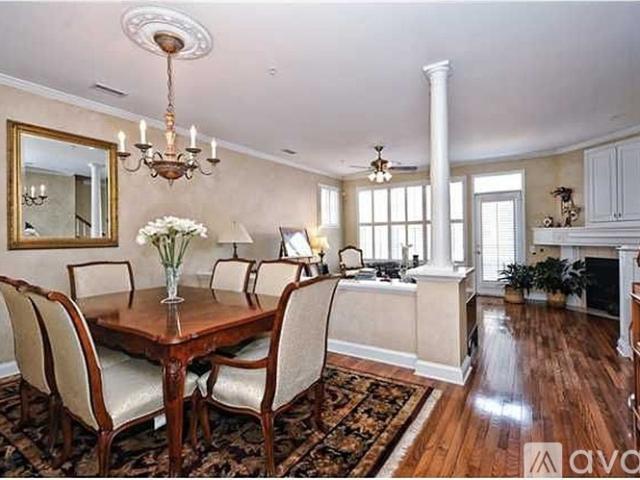 3 BR, 2.5 BA Apartment 216 South Cedar Street, Unit 216, Charlotte, NC 28202