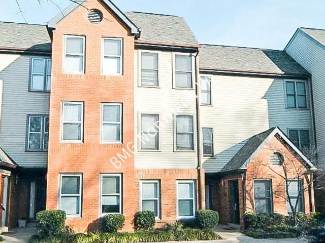 3 BR, 2.5 BA Apartment 2107C N Rolfe St, Arlington, VA 22209