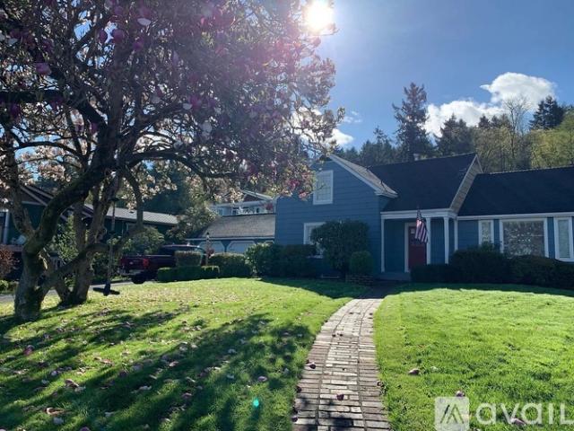 3 BR, 2.5 BA Apartment 2114 Lafayette Street, Steilacoom, WA 98388