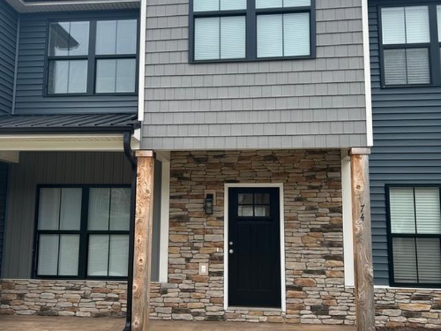 3 BR, 2.5 BA Apartment 21 Villa Ct, Unit 21, Evington, VA 24550