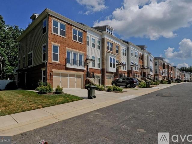 3 BR, 2.5 BA Apartment 22440 Snow Powder Terrace, Unit End Unit, Brambleton, VA 20148