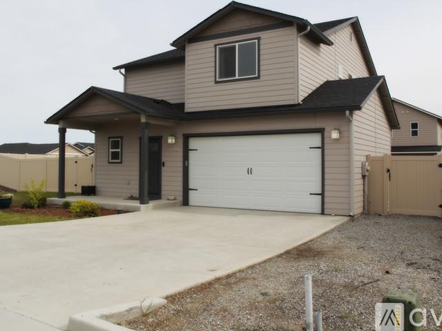 3 BR, 2.5 BA Apartment 2238 2nd Street Southeast, East Wenatchee, WA 98802