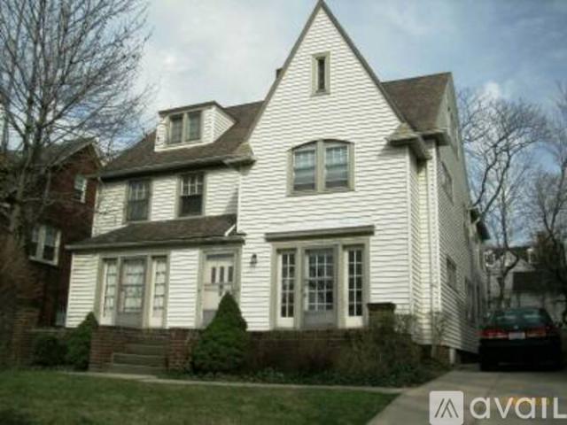 3 BR, 2.5 BA Apartment 2315 S Overlook Rd, Unit N Cleveland Heights, OH 44106