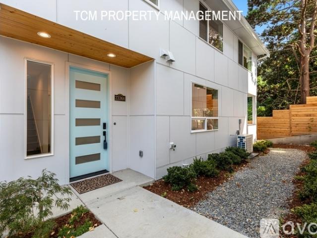 3 BR, 2.5 BA Apartment 2336 23rd Ave S, Seattle, WA 98144