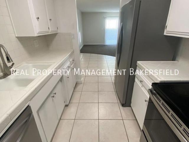 3 BR, 2.5 BA Apartment 2401 Olive St Bakersfield, CA 93301