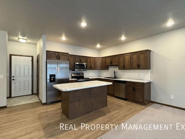 3 BR, 2.5 BA Apartment 2415 E Copalis Place, Sioux Falls, SD 57108