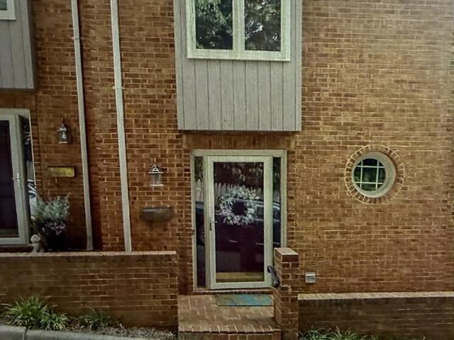 3 BR, 2.5 BA Apartment 2429 Avenham Ave SW, Roanoke, VA 24014