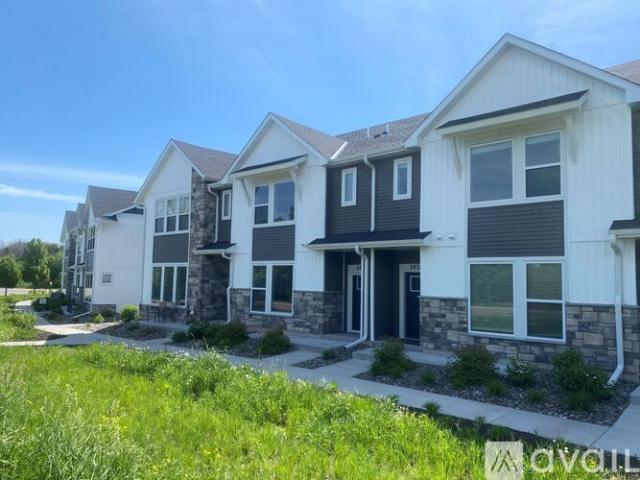 3 BR, 2.5 BA Apartment 2434 N Blossom Cir, Unit n/a, Orono, MN 55356