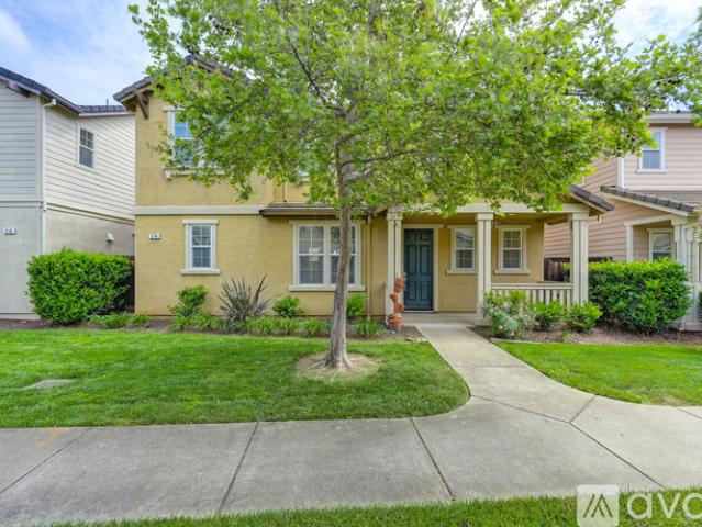 3 BR, 2.5 BA Apartment 24 Crystalwood Cir, Lincoln, CA 95648