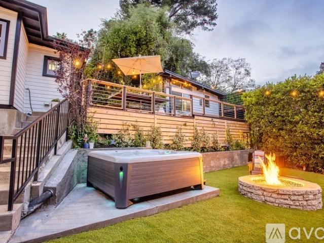 3 BR, 2.5 BA Apartment 2597 Dearborn Dr, Los Angeles, CA 90068