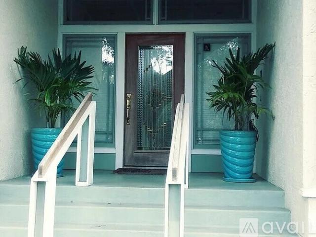 3 BR, 2.5 BA Apartment 2517 South Parkview Street, Tampa, FL 33629
