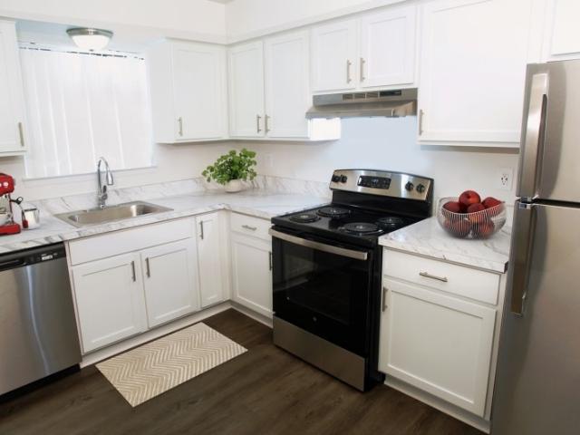 3 BR, 2.5 BA Apartment 26651 Stanford Drive East Unit 26474, Southfield, MI 48033