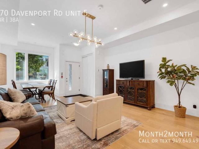 3 BR, 2.5 BA Apartment 270 Davenport Rd unit 5, Toronto, ON M5R 1J8