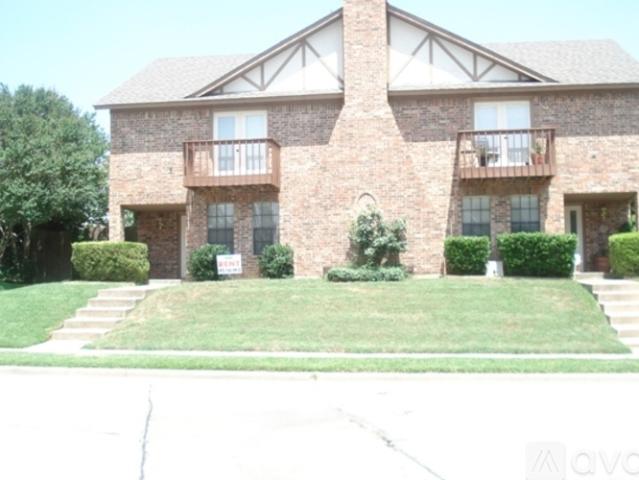 3 BR, 2.5 BA Apartment 2714 Shady Grove Drive, Unit 3 Bedroom 2 1/2 Bath Duplex, Bedford, TX 76021