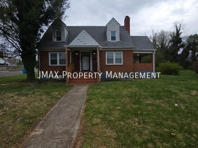 3 BR, 2.5 BA Apartment 2731 Cove Rd NW, Roanoke, VA 24017