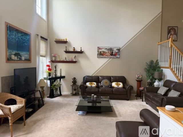 3 BR, 2.5 BA Apartment 284 Jennifer Court, Unit 284 Jennifer Ct, Gurnee, IL 60031