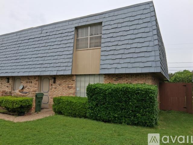 3 BR, 2.5 BA Apartment 2800 S Fielder Rd, Unit A, Arlington, TX 76015