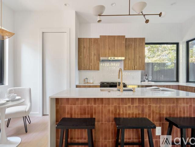 3 BR, 2.5 BA Apartment 2816 Garwood St Unit 2, Austin, TX 78702
