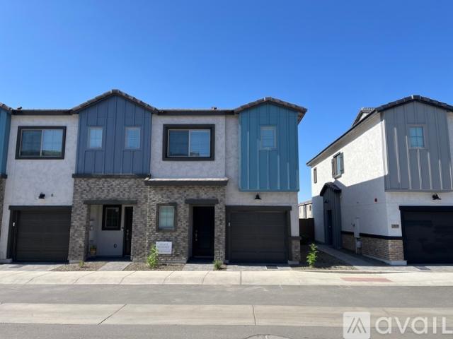 3 BR, 2.5 BA Apartment 2837 W Eagle Talon Rd, Phoenix, AZ 85085