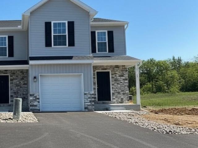 3 BR, 2.5 BA Apartment 28 Sand St, Lebanon, PA 17042