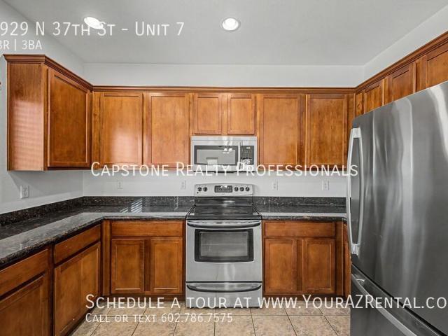 3 BR, 2.5 BA Apartment 2929 N 37th St, Phoenix, AZ 85018