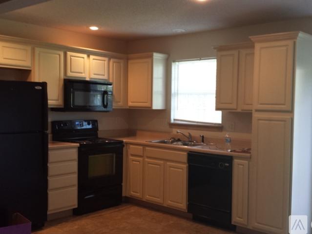 3 BR, 2.5 BA Apartment 2929 S Harvard Ave, Unit #A, Independence, MO 64052