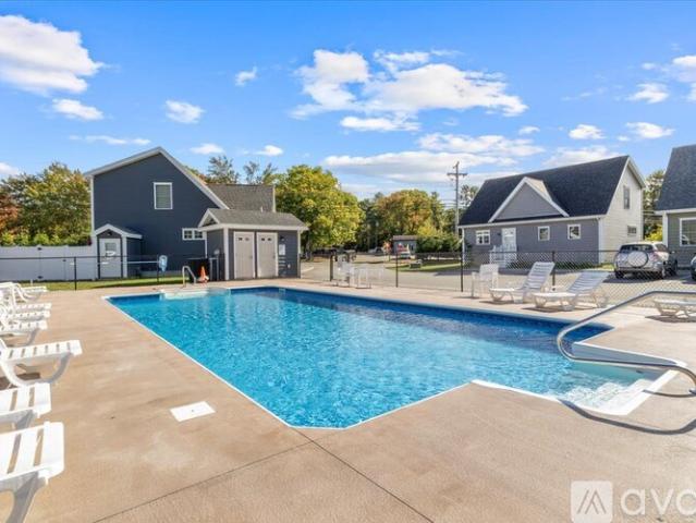 4 BR, 2.5 BA Apartment 2 Faith Lane, Old Orchard Beach, ME 04064