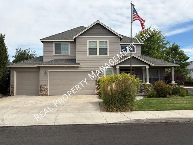 3 BR, 2.5 BA Apartment 3050 NW 17th St, Redmond, OR 97756